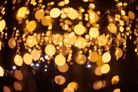 크리스마스 휴일 화환의 노란색 조명 보케 흐릿한 축제 배경 추상 조명 0명에 대한 스톡 사진 및 기타 이미지 0명 가로등 금색 Istock