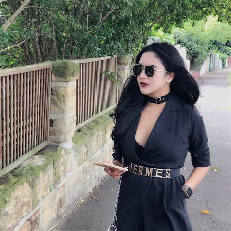 Elvia Putri Sexy Model