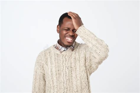 Los Pesares Perjudican Hacer Mujer Dando Una Palmada A La Mano En La Cabeza Que Tiene Duh