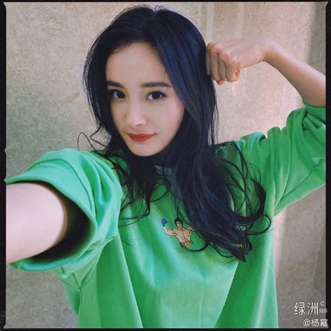 楊冪下戲秒換深u辣妹私服！ 片場疾走「胸前波動」網一看全暈了 Ettoday星光雲 Ettoday新聞雲
