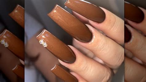 Hot Chocolate Nails Are The Most Decadent Manicure Trend For Fall 2023
