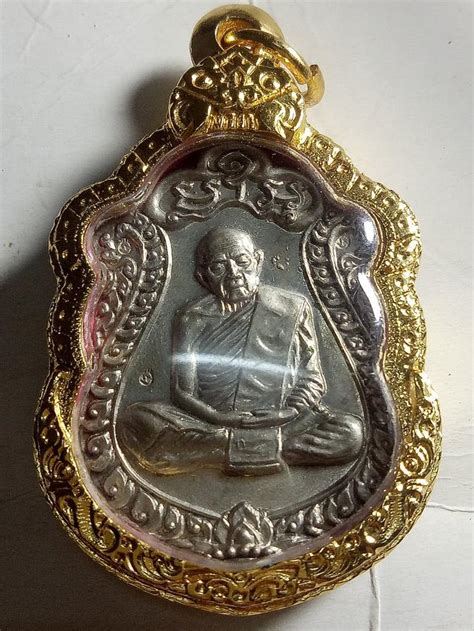 เหรียญเสมา หลวงปู่ทิม วัดละหารไร่ ระยองรุ่น8รอบ ปี2518 เนื้อเงิน ตอก2โค๊ต สอบถาม ☎0865742988