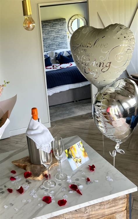 Just Married Package At The Old Tractor Shed Hall Farm Dadlington Boutique Rural Holiday