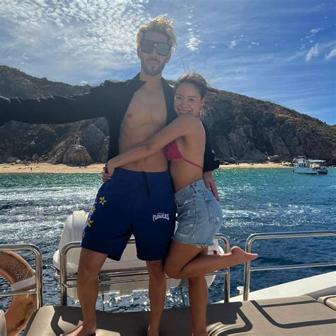 Cierra Ramirez Barefoot Jake T Austin Talks The Fosters Cambio