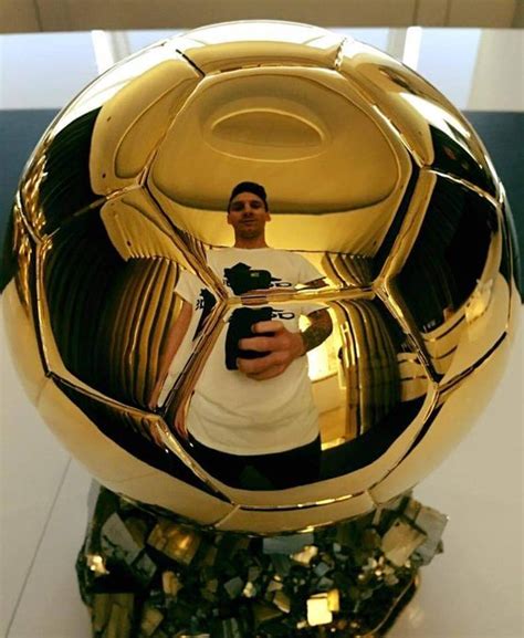 ميسي أفضل لاعب في العالم للمرة السابعة وصلاح سابعا 2019 2023