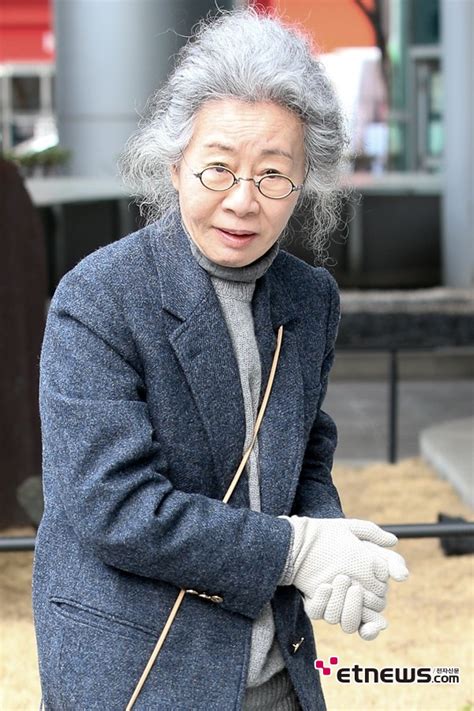 [포토] 윤여정 상냥한 미소 전자신문