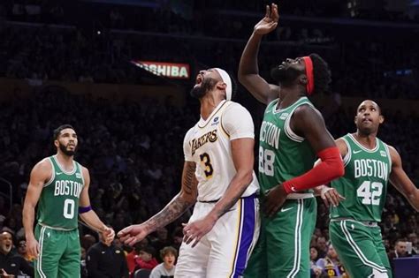 Nba》一眉哥40分13籃板無用 綠衫軍遠征西岸擒湖人