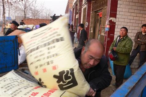 農村化肥又出新騙局，農民朋友要注意了，這些化肥再便宜也不能要 每日頭條
