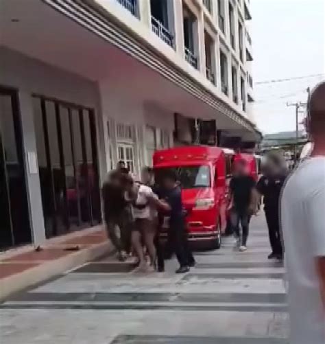 ក្រុមអ្នកបើករថយន្តដឹកភ្ញៀវទេសចរនៅខេត្តភូកេត ព្រួតគ្នាវា យភ្ញៀវទេសចរបរទេស Khmer Breaking News