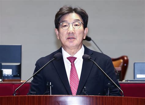 권성동 “韓대행 尹탄핵 결정 전 헌법재판관 임명 못해”