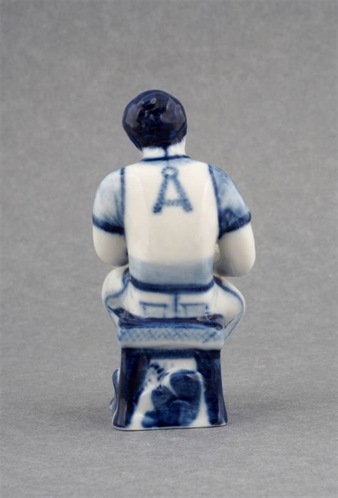 Фарфоровая статуэтка «Михаил „Фан“ Файнштейн автор Ю Аукционы Аукционный дом «Литфонд