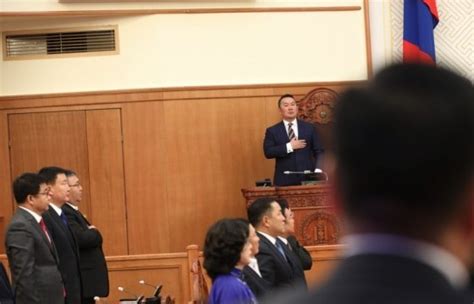 Монгол Улсын Ерөнхийлөгч Х Баттулга Нийгэмд шударга ёсыг тогтоохын төлөөх тэмцэлд нэг алхмын ч