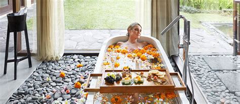 Romantic Flower Bath With A Champagne Or Wine Romance Experience At