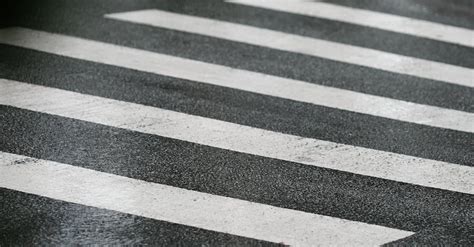 Безкоштовне стокове фото автомобіль асфальт асфальтована дорога безпека пішоходів безпека