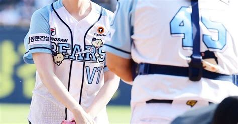 [포토] 배현진 의원 14년 만에 잠실구장 시구