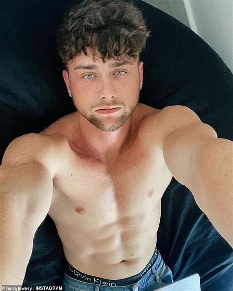 Too Hot To Handle Star Harry Jowsey Reveals How Much He Makes On Onlyfans A Month Daily Mail