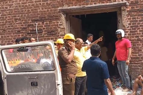 Howrah Incident Four Labourers Died Due To Ceiling Collapse In A