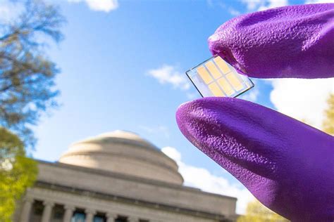 New Record Efficiency For Quantum Dot Photovoltaics