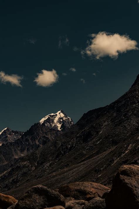 경치 바위로 된 산 수직 쐈어 자연 침식 된 풍경에 관한 무료 스톡 사진