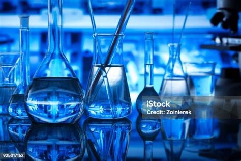 과학 개념입니다 실험실 연구 및 개발입니다 화학 실험에 대 한 과학적인 유리입니다 현미경 실험실 비 커 시험관 펫 실험실 내부 배경입니다 0명에 대한 스톡 사진 및 기타