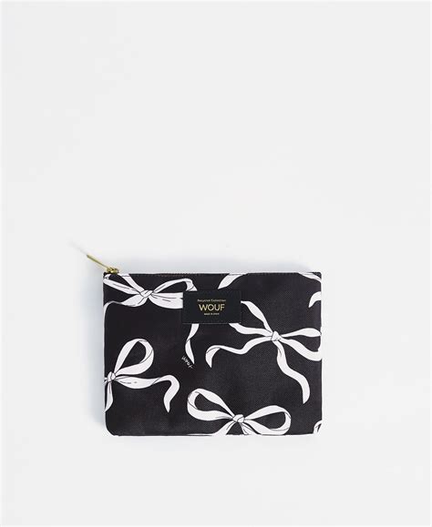 Carlota Pouch Wouf