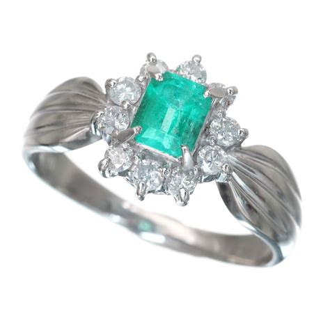 【目立った傷や汚れなし】照りが良く明るいグリーンに心惹かれて Pt900 エメラルド ダイヤモンド リング 50g E048ct D0