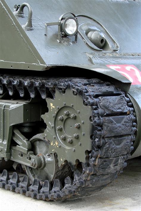무료 이미지 선로 바퀴 늙은 강철 육군 드라이브 기계 무기 전쟁 힘 엔진 탱크 무거운 갑옷 자동차