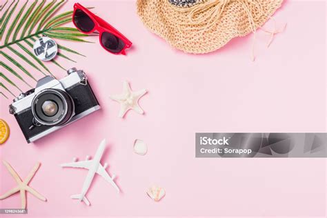 카메라 필름 비행기 모자 선글라스 불가사리 해변 여행자 액세서리 0명에 대한 스톡 사진 및 기타 이미지 0명 개념 개인 장식품 Istock