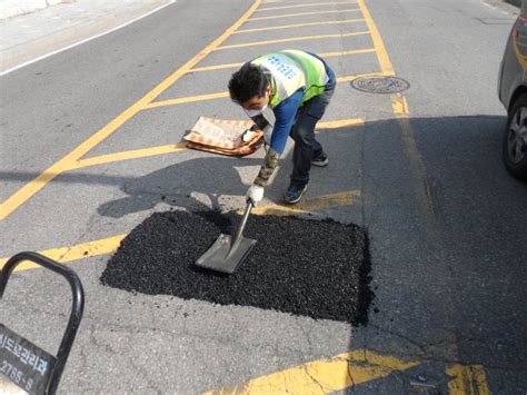 김포시 도로관리과 20210407 양촌읍 황금로257번길 포트홀 보수작업으로 안전한 도로환경을