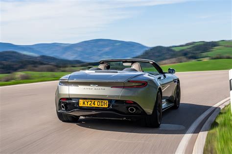 英国的完璧さとドイツ的精密さの融合 新型「アストンマーティン Db12 ヴォランテ」のドライビングレポート Auto Bild Japan
