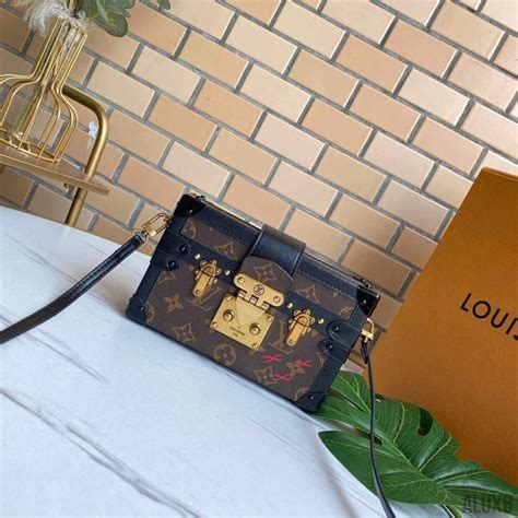 Louis Vuitton Petite Malle Replica