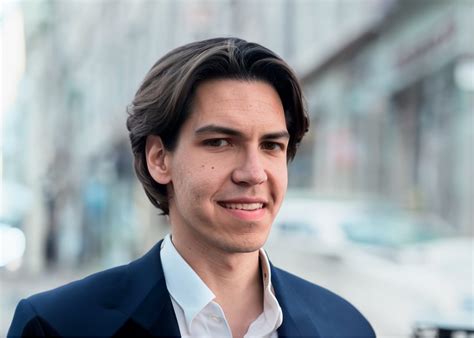 raul aguilera medium