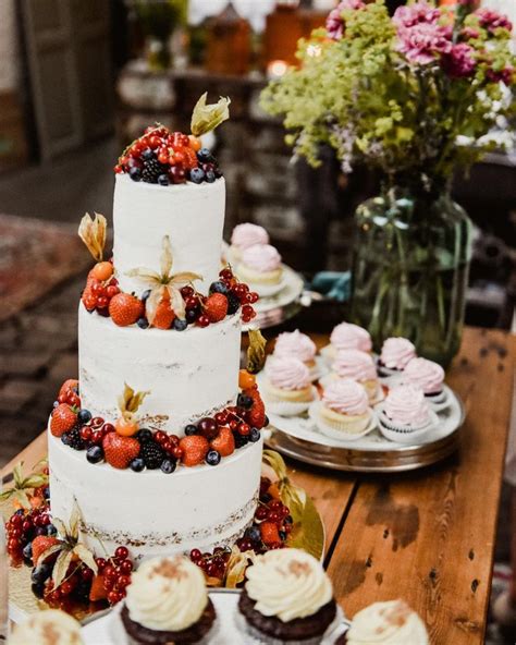 Hochzeitstorte Und Cupcakes Schöne Details Für Ihre Hochzeit Torten Gehören Einer