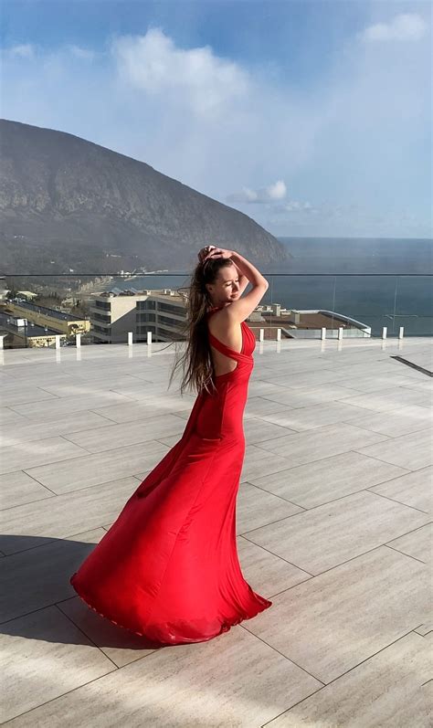 Alinarai Alinarai • Threads Say More