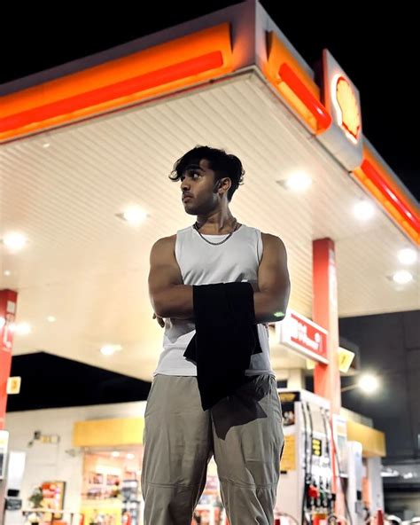 அடடே நடிகை வனிதாவின் மகனா இது மளமளன்னு ஹீரோ போல வளந்துட்டாரே