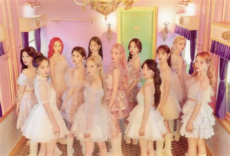 Pin By My On Loona Kpop Girl Groups Girl Kpop Girls