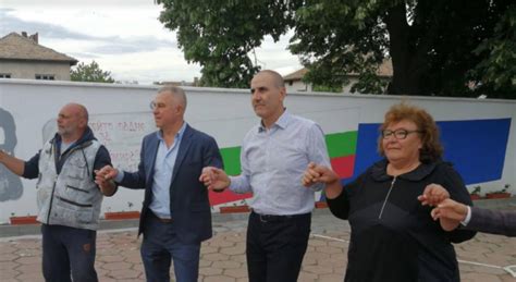 Цветанов и кандидатите за евродепутати Андрей Новаков и Асим Адемов посетиха село Черниче