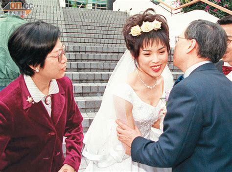 官場夫妻檔屢獲貪曾提攜 東方日報