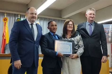 Escola Alberto Pasqualini Recebe Moção De Reconhecimento Por 100 Anos