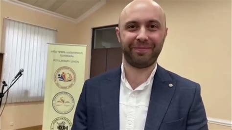 ფოთში ბექა შამათავას სადებიუტი წიგნის ოთხი დროის საგრაფოს პრეზენტაცია გაიმართა 18 12 23