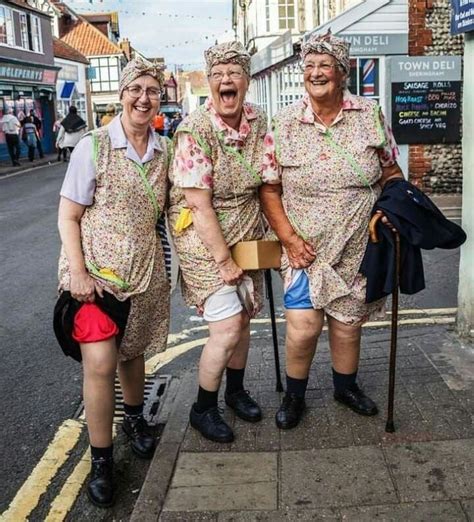 Создать мем современная бабушка старушки подружки бабушка в отрыве Картинки Meme