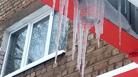 Картинки сход снега с крыши 61 фото