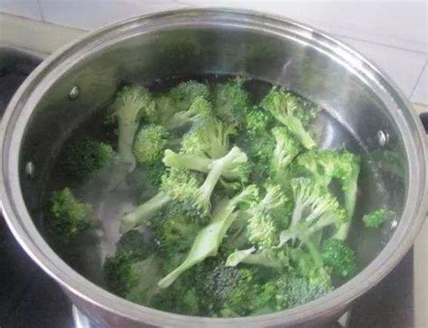 不焯水不能吃的4種蔬菜，難怪吃了腸胃不適 看頭條