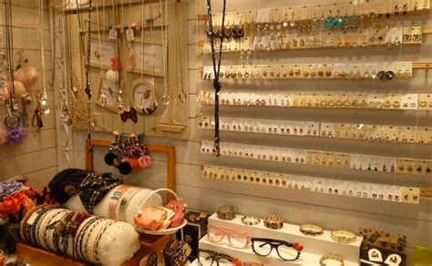 饰品店摆放效果图饰品店装修图小型耳环一面墙装修饰品店大山谷图库