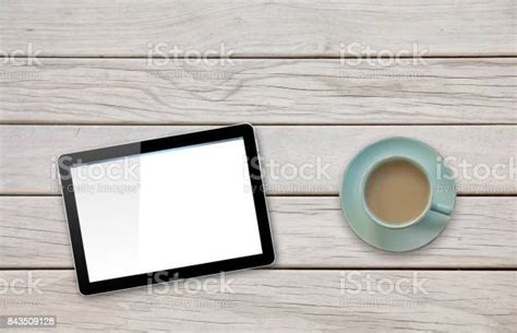 커피 또는 홍차 컵에 의해 갑판 테이블에 빈 화면이 컴퓨터 태블릿 0명에 대한 스톡 사진 및 기타 이미지 0명 검은색 공란 Istock