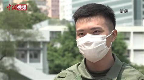 【遭暴徒刺伤香港警察：受伤让我意志更坚定！】今年7月1日，爆爆sir 在香港铜锣湾附近执行止暴治乱任务，被一名暴徒突然疯狂捅刺。他的左臂被鲜血