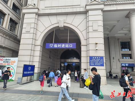 网约车进出汉口火车站便捷有序驶入地下停车场接旅客到地面只需10分钟 武汉 新闻中心 长江网 cjn cn