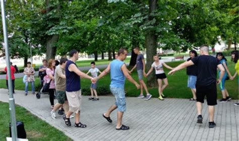 Провеждат арт терапия за деца и младежи с увреждания в Монтана снимки