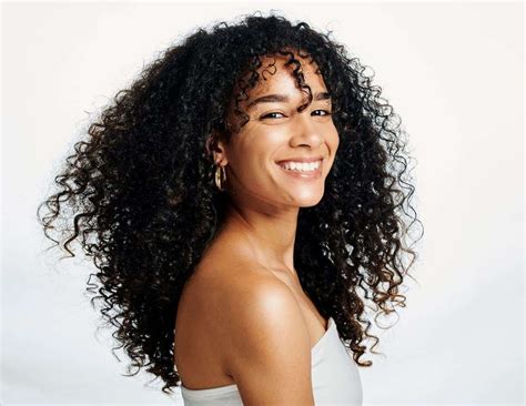3b Hair Why Your Curls Look Amazing One Day And Frizzy The Next