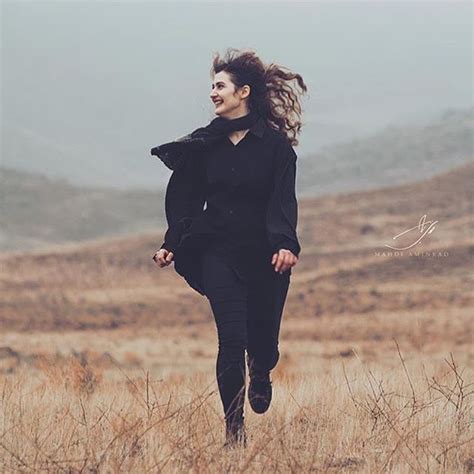 ژست دخترانه ایرانی برای عکاسی آموزش ژست های جذاب دخترانه برای عکس